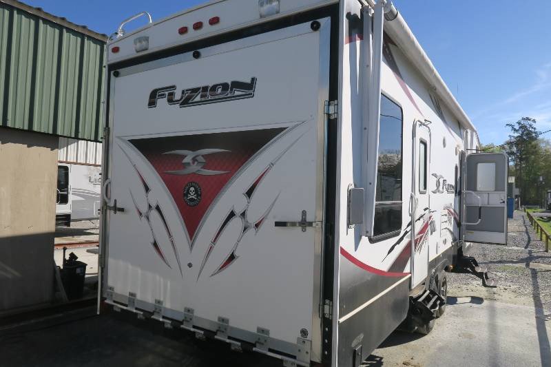 USED 2011 KEYSTONE FUZION 302 - Overview | Berryland Campers