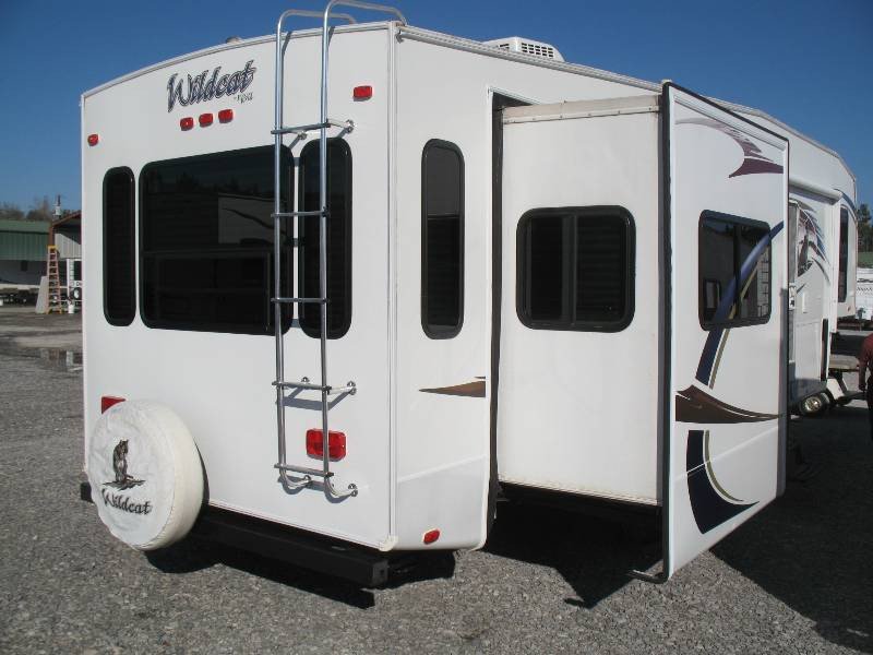 USED 2010 FOREST RIVER WILDCAT 31TS - Overview | Berryland Campers