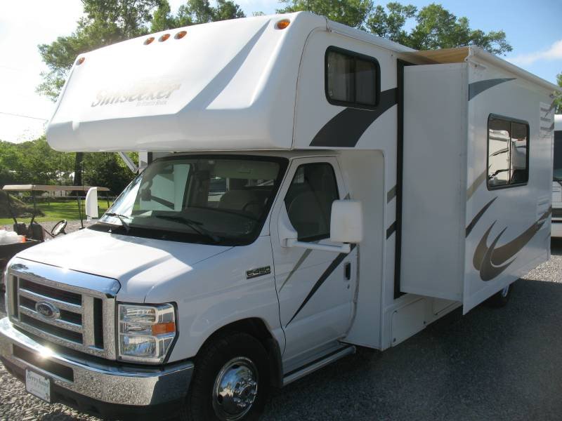 USED 2010 FOREST RIVER SUNSEEKER 2690 - Overview | Berryland Campers