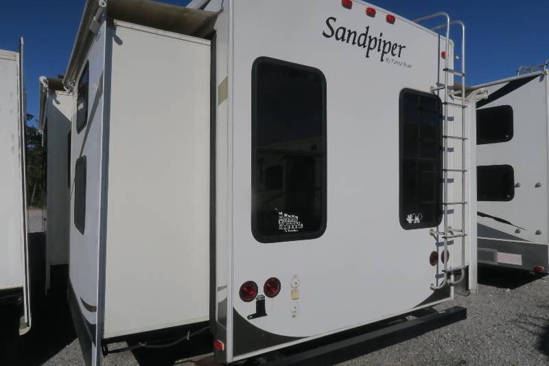 USED 2009 FOREST RIVER SANDPIPER 335QBQ - Overview | Berryland Campers