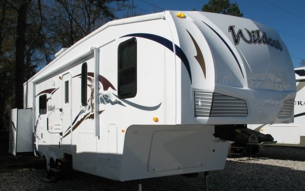 NEW 2008 FOREST RIVER WILDCAT 30LOFT - Overview | Berryland Campers