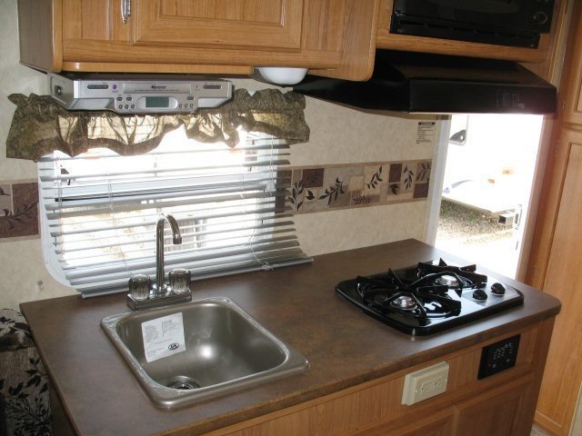 NEW 2008 R-VISION TRAIL-LITE CROSSOVER - Overview | Berryland Campers