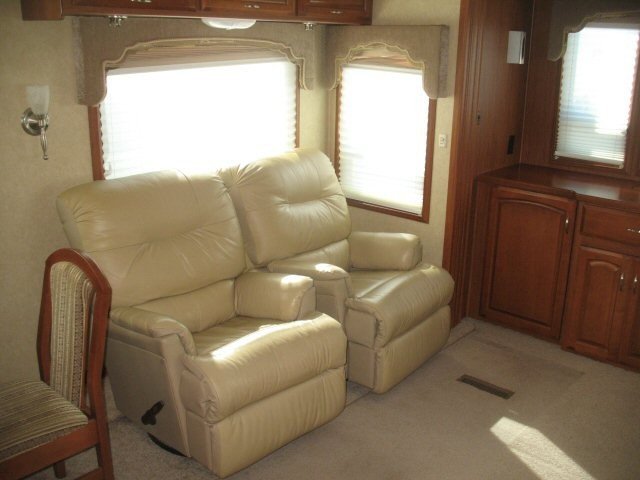 USED 2008 DOUBLETREE RV SELECT SUITES 36RE3 - Overview | Berryland Campers