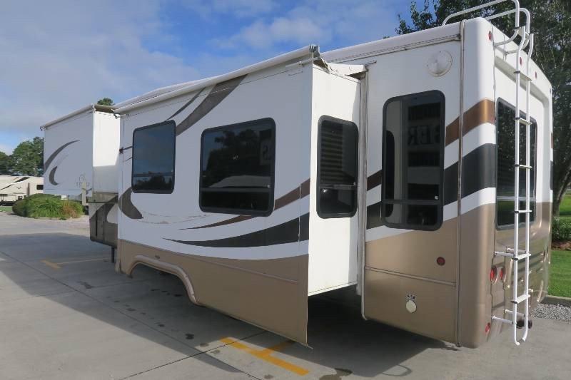 USED 2008 DOUBLETREE RV SELECT SUITES 34SB - Overview | Berryland Campers