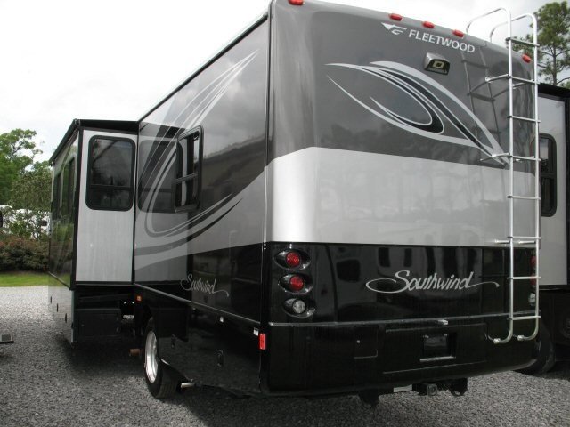 NEW 2007 FLEETWOOD SOUTHWIND 32VS - Overview | Berryland Campers