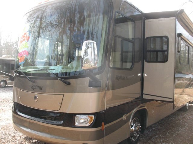USED 2007 HOLIDAY RAMBLER NEPTUNE XL 38PBT - Overview | Berryland Campers