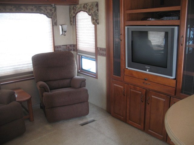 USED 2007 DOUBLETREE RV SELECT SUITES 36TK3 - Overview | Berryland Campers