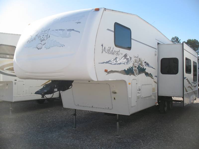 USED 2006 FOREST RIVER WILDCAT 29BHS - Overview | Berryland Campers