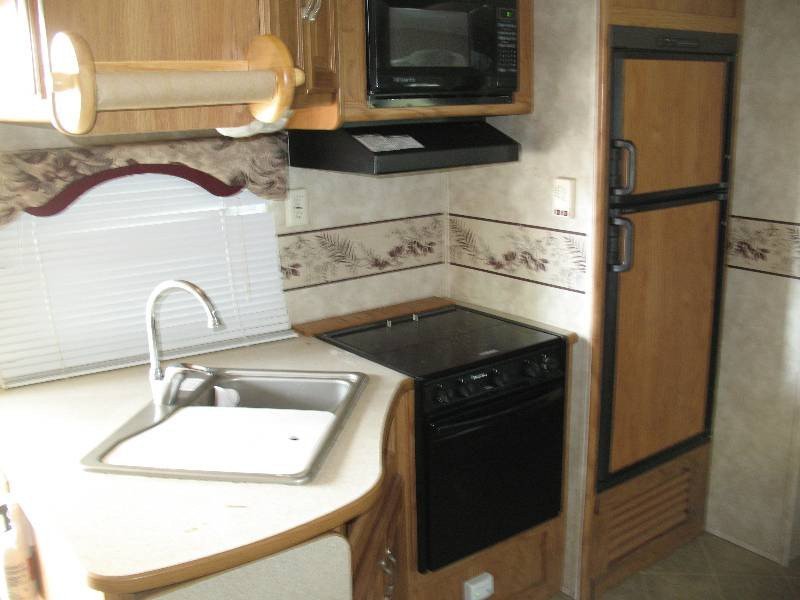 USED 2006 KEYSTONE SPRINTER 303BHS - Overview | Berryland Campers