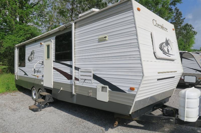 USED 2006 FOREST RIVER CHEROKEE 30F - Overview | Berryland Campers