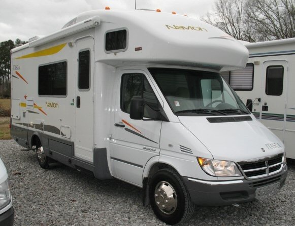 USED 2006 ITASCA BY WINNEBAGO NAVION 523H - Overview | Berryland Campers