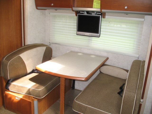 USED 2006 ITASCA BY WINNEBAGO NAVION 23J - Overview | Berryland Campers