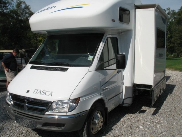 USED 2006 ITASCA BY WINNEBAGO NAVION 23J - Overview | Berryland Campers