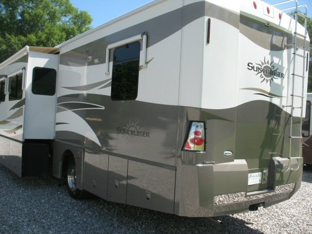 USED 2006 ITASCA BY WINNEBAGO SUNCRUISER 35U - Overview | Berryland Campers