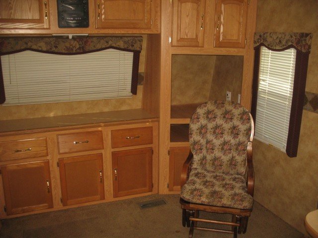 USED 2006 KEYSTONE HORNET 31FLS - Overview | Berryland Campers