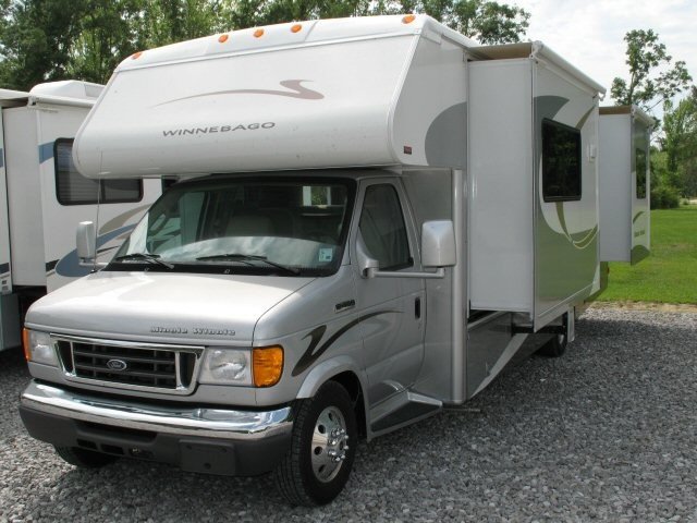 USED 2006 WINNEBAGO MINI WINNIE 31 - Overview | Berryland Campers