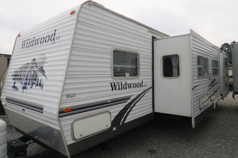 USED 2006 FOREST RIVER WILDWOOD 30BH - Overview | Berryland Campers