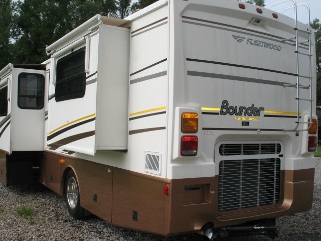 USED 2005 FLEETWOOD BOUNDER 37U - Overview | Berryland Campers