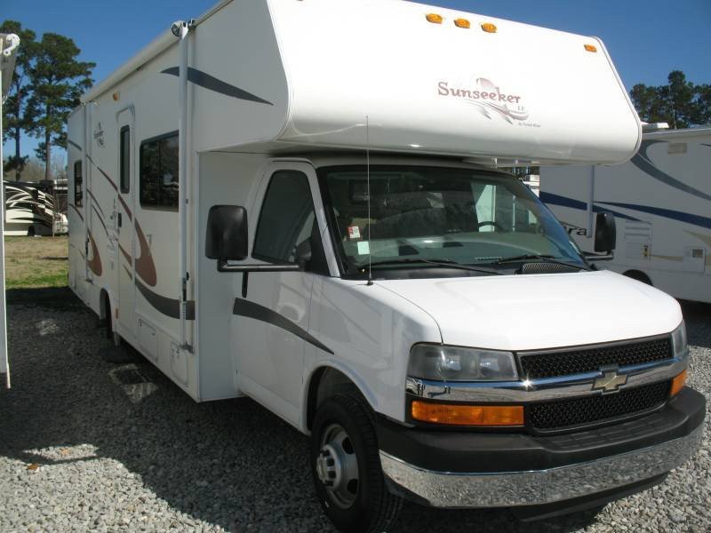 USED 2005 FOREST RIVER SUNSEEKER 2900 - Overview | Berryland Campers