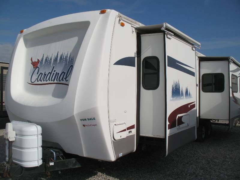 USED 2005 FOREST RIVER CARDINAL 31RKT - Overview | Berryland Campers