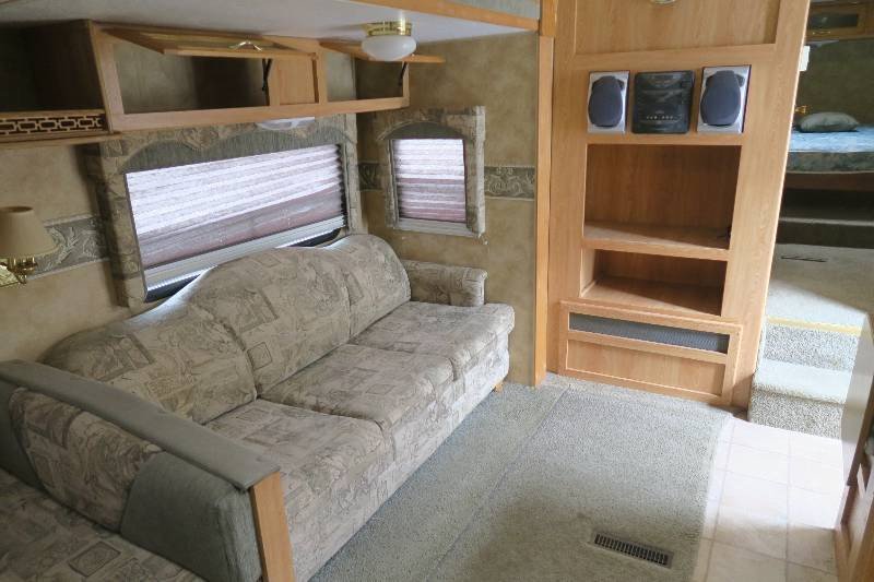 USED 2005 KEYSTONE LAREDO 29BH - Overview | Berryland Campers