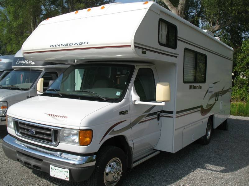 USED 2005 WINNEBAGO MINI WINNIE 24 - Overview | Berryland Campers