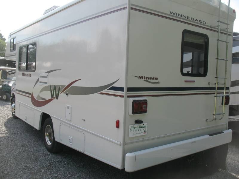 USED 2005 WINNEBAGO MINI WINNIE 24 - Overview | Berryland Campers