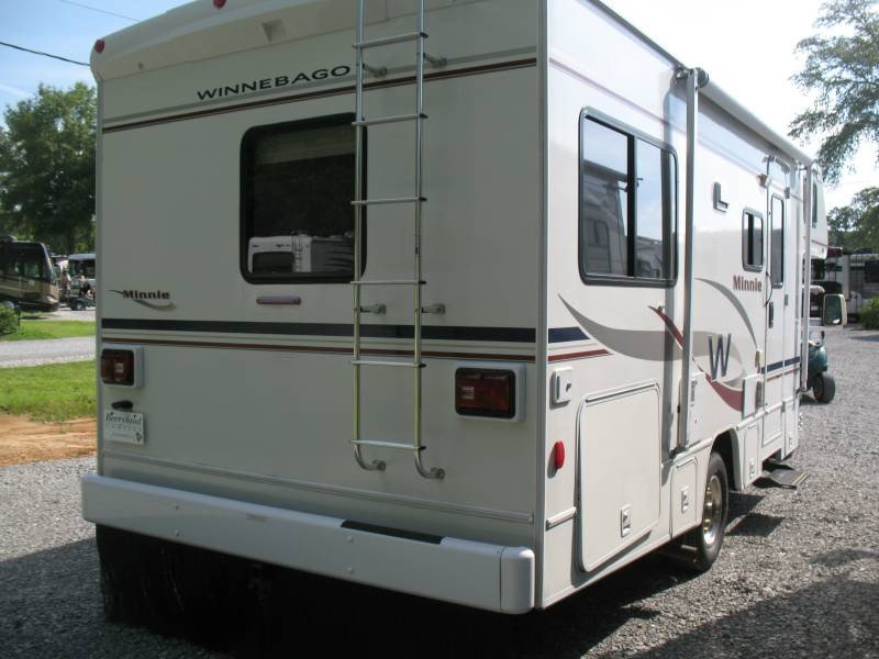 USED 2005 WINNEBAGO MINI WINNIE 24 - Overview | Berryland Campers