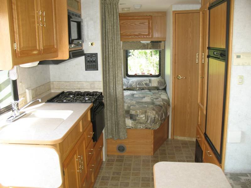 USED 2005 WINNEBAGO MINI WINNIE 24 - Overview | Berryland Campers