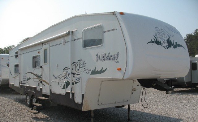 USED 2004 FOREST RIVER WILDCAT 28BH - Overview | Berryland Campers