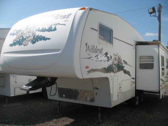 USED 2004 FOREST RIVER WILDCAT 27RL - Overview | Berryland Campers