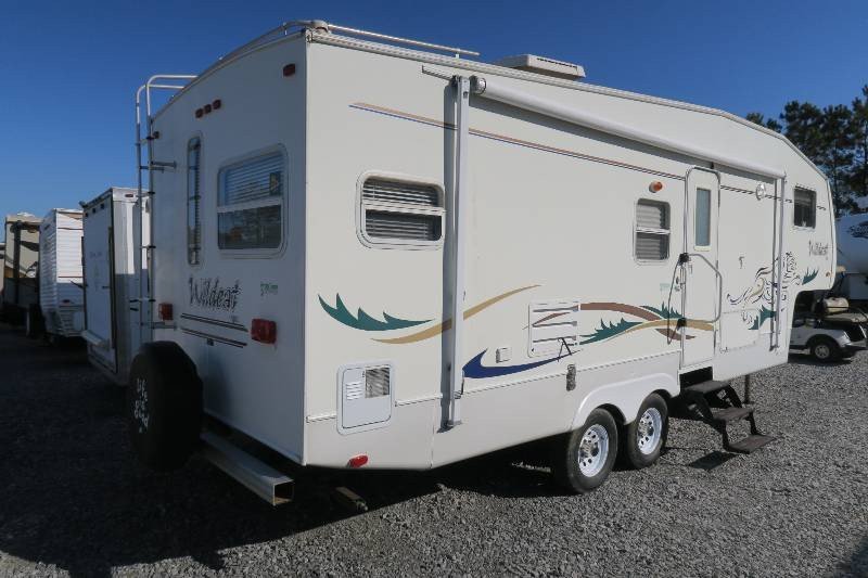 USED 2004 FOREST RIVER WILDCAT 27RK - Overview | Berryland Campers