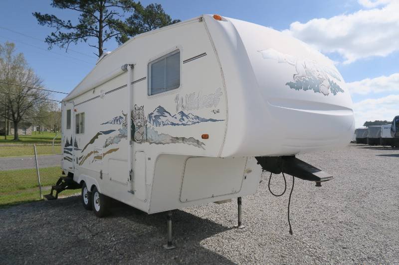 USED 2004 FOREST RIVER WILDCAT 24RLS - Overview | Berryland Campers