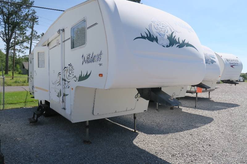 USED 2004 FOREST RIVER WILDCAT 28BH - Overview | Berryland Campers