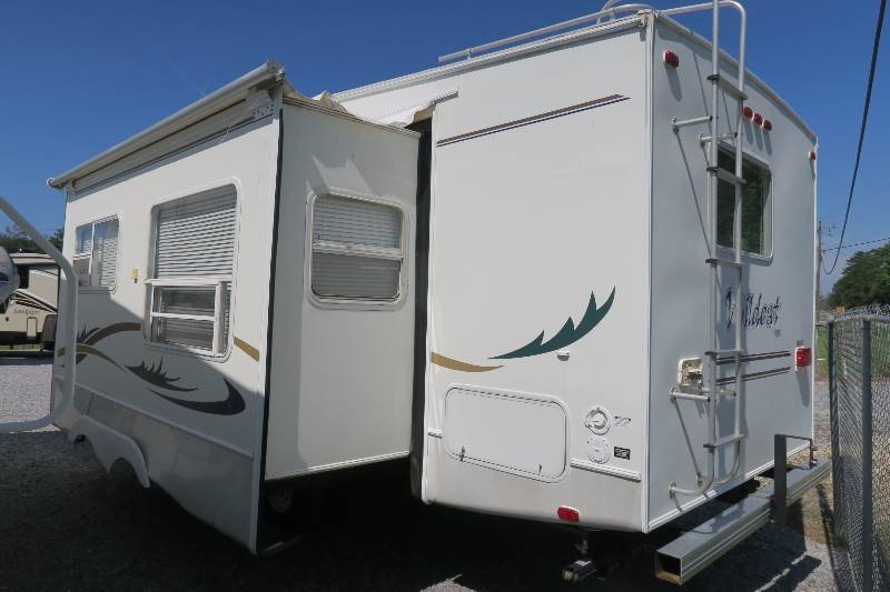 USED 2004 FOREST RIVER WILDCAT 28BH - Overview | Berryland Campers