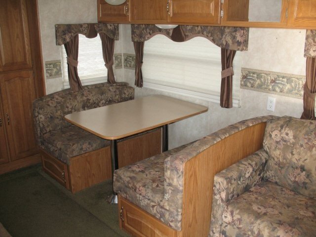 USED 2004 KEYSTONE SPRINTER 377BHS - Overview | Berryland Campers