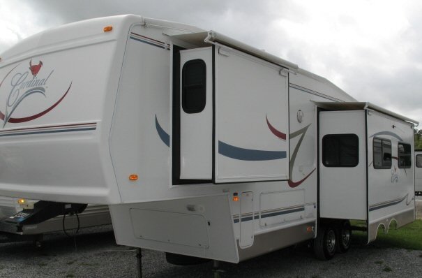 USED 2004 FOREST RIVER CARDINAL 29WBLE - Overview | Berryland Campers