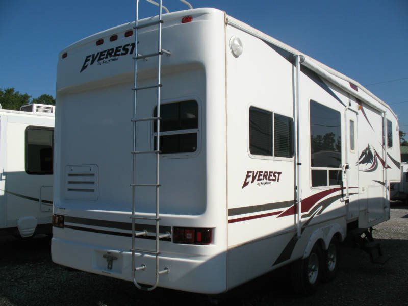 USED 2004 KEYSTONE EVEREST 293P - Overview | Berryland Campers