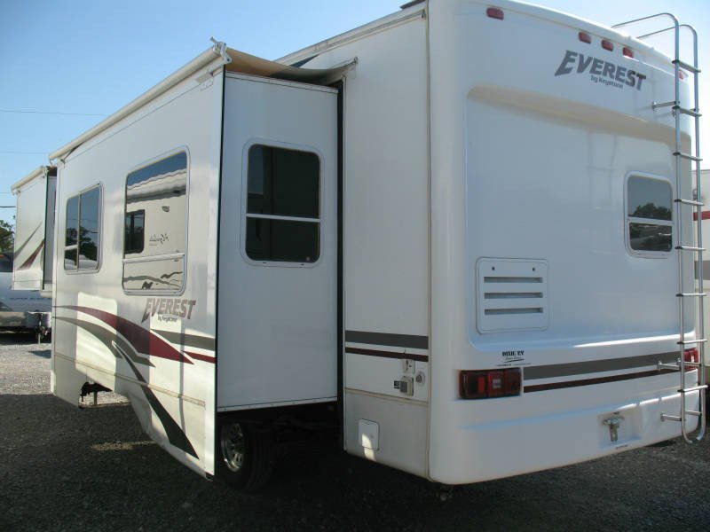 USED 2004 KEYSTONE EVEREST 293P - Overview | Berryland Campers