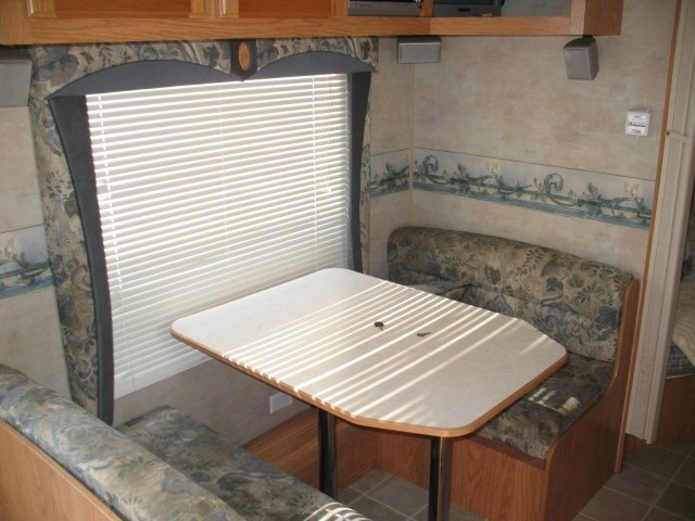 USED 2004 JAYCO JAY FLIGHT 27BH - Overview | Berryland Campers