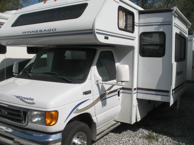 USED 2004 WINNEBAGO MINI WINNIE 29B - Overview | Berryland Campers