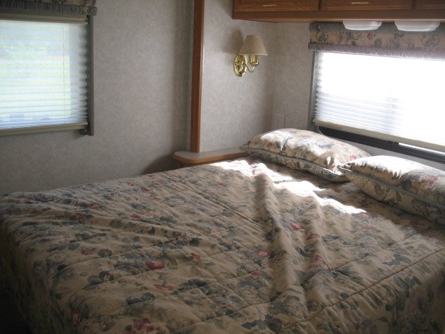 USED 2004 WINNEBAGO MINI WINNIE 29B - Overview | Berryland Campers