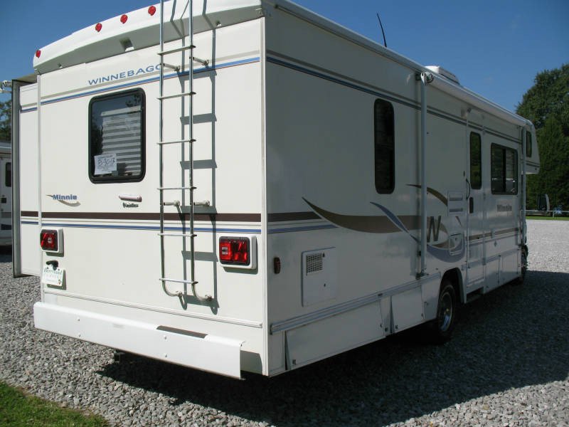 USED 2004 WINNEBAGO MINI WINNIE 29B - Overview | Berryland Campers