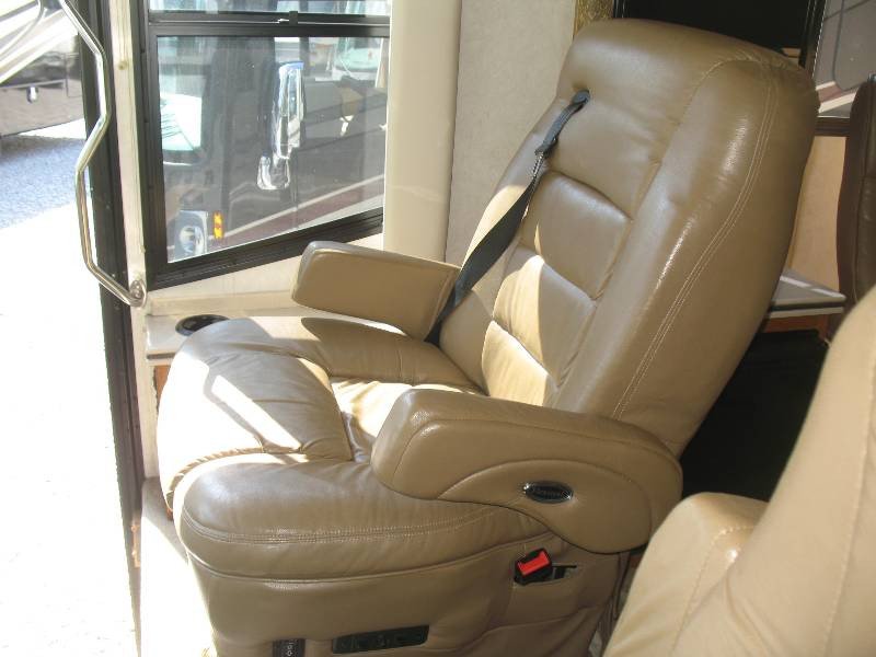 USED 2004 DAMON ESCAPER LX400 - Overview | Berryland Campers