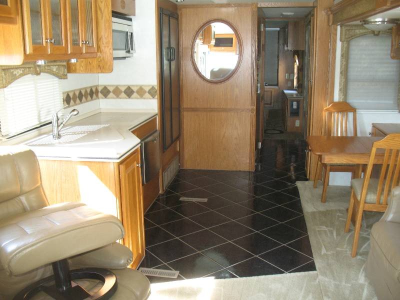 USED 2004 DAMON ESCAPER LX400 - Overview | Berryland Campers