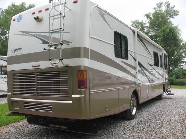 USED 2003 HOLIDAY RAMBLER NEPTUNE XL 36PBD - Overview | Berryland Campers