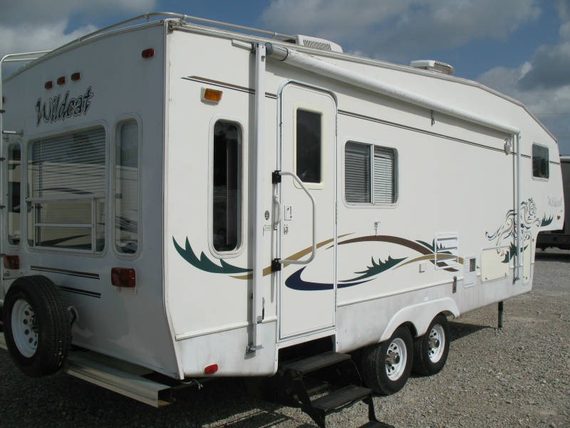 USED 2002 FOREST RIVER WILDCAT 27RL - Overview | Berryland Campers
