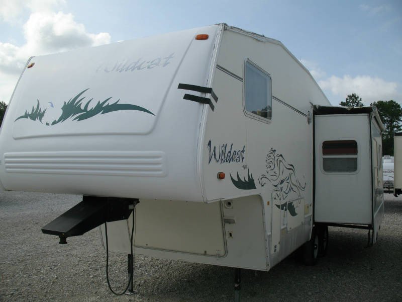 USED 2002 FOREST RIVER WILDCAT 27RL - Overview | Berryland Campers