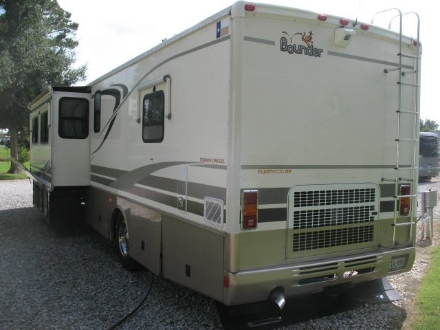 USED 2002 FLEETWOOD BOUNDER 39R - Overview | Berryland Campers