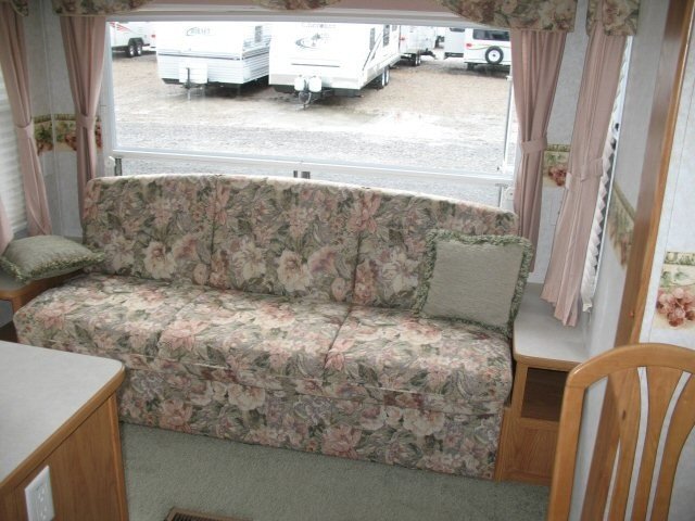 USED 2002 KEYSTONE SPRINTER 262FWRLS - Overview | Berryland Campers